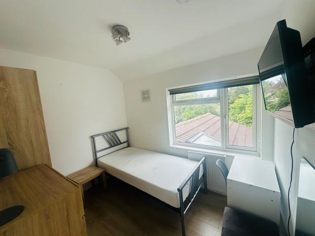 Room at Pauling Road, Oxford