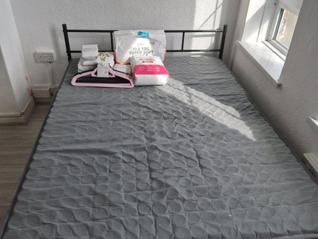 Room at Peckham Road, Greater London