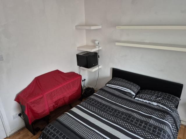 Room at Peckham Road, Greater London