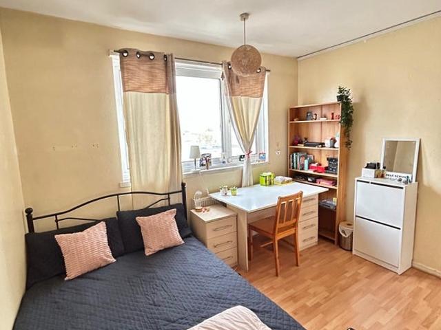 Room at Peckham Road, Greater London