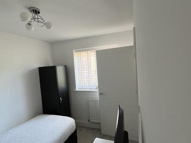 Room at Pearl Close, Maidstone