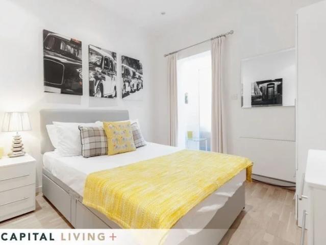 Room at Pearscroft Court, Greater London