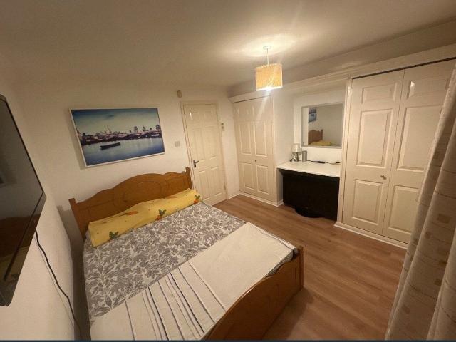 Room at Peel Court, Slough