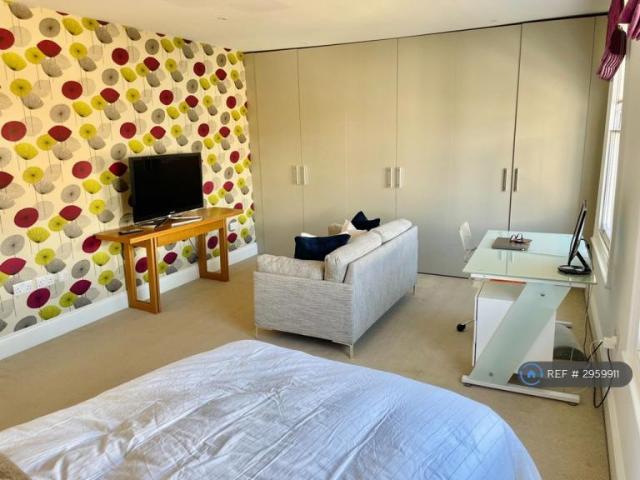 Room at Peel Street, Greater London