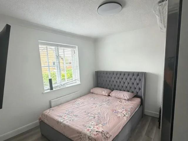 Room at Peel Place, Greater London