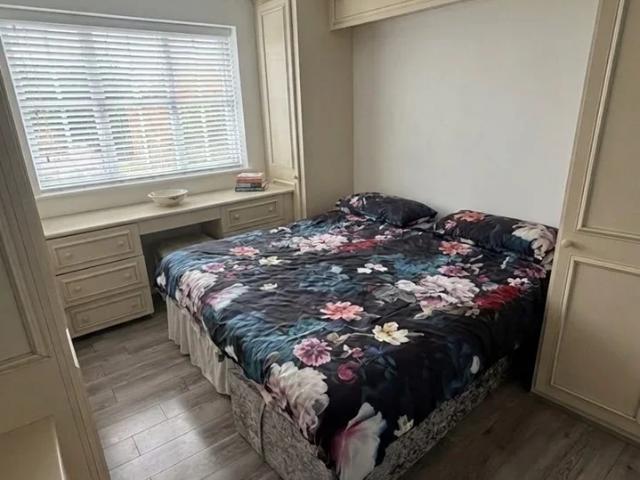 Room at Peel Place, Greater London