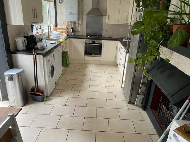 Room at Peel Road, Greater London