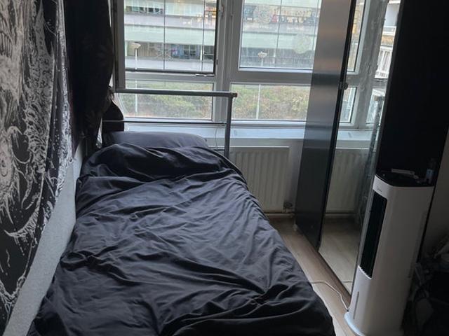 Room at Peerless Street, Greater London