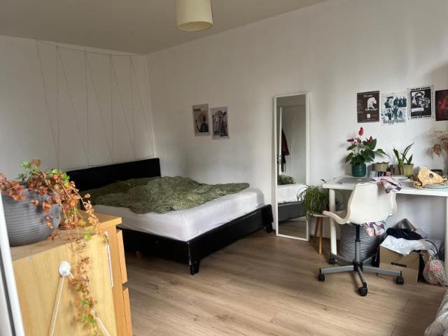 Room at Peerless Street, Greater London