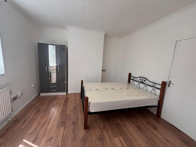 Room at Pekin Street, Greater London
