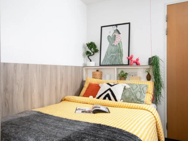 Room at Pellett Street, Cardiff
