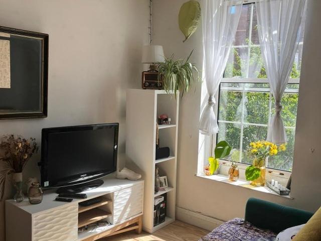 Room at Pembury Road, Greater London
