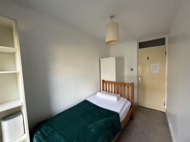 Room at Pemberton Gardens, Greater London