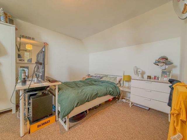 Room at Pembroke Avenue, Bristol