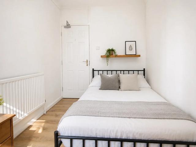 Room at Pennyfields, Greater London