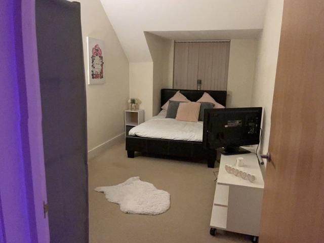 Room at Penn Hill Avenue, Poole