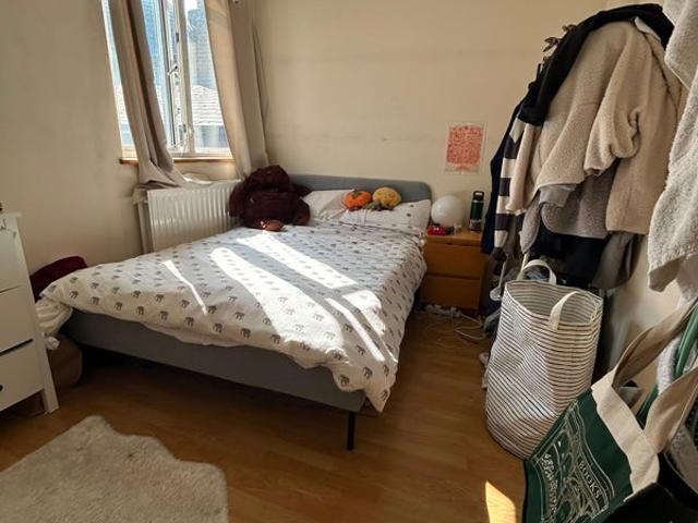 Room at Pennard Road, Greater London