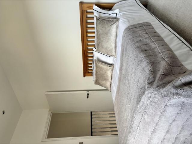 Room at Pendle Road, Greater London