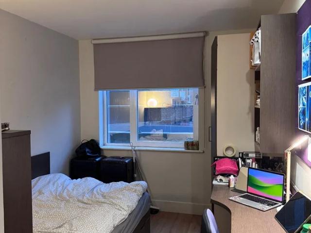 Room at Penrhyn Road, Greater London