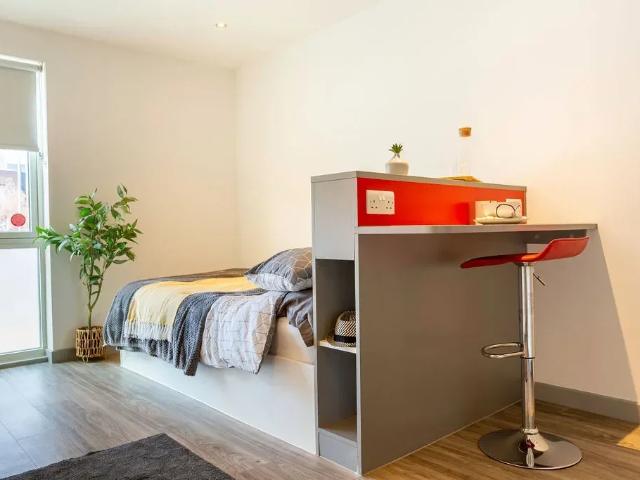 Room at Penrhyn Road, Greater London