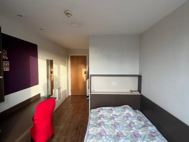 Room at Penrhyn Road, Greater London