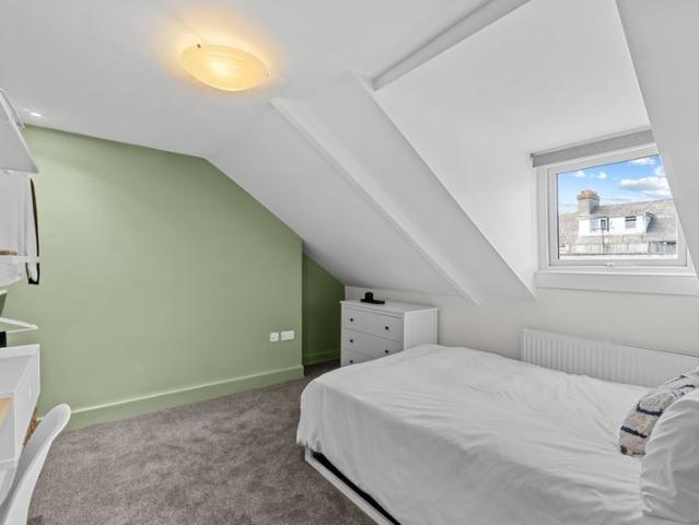 Room at Pentyre Terrace, Plymouth