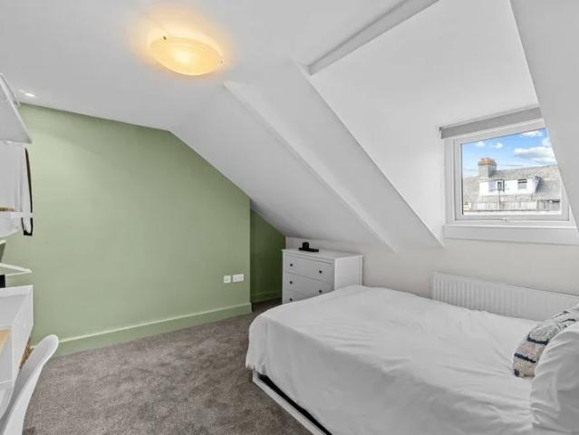 Room at Pentyre Terrace, Plymouth