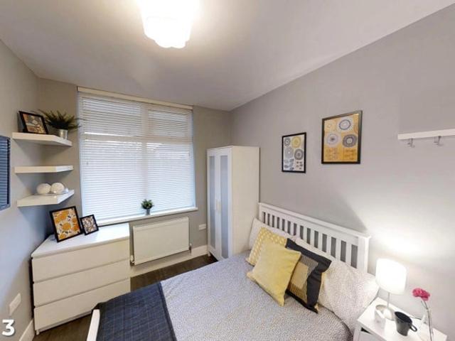 Room at Pentland Avenue, Chelmsford