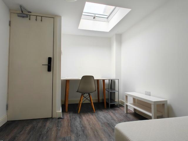Room at Penton Place, Greater London
