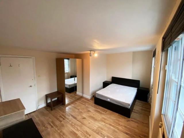 Room at Pentonville Road, Greater London