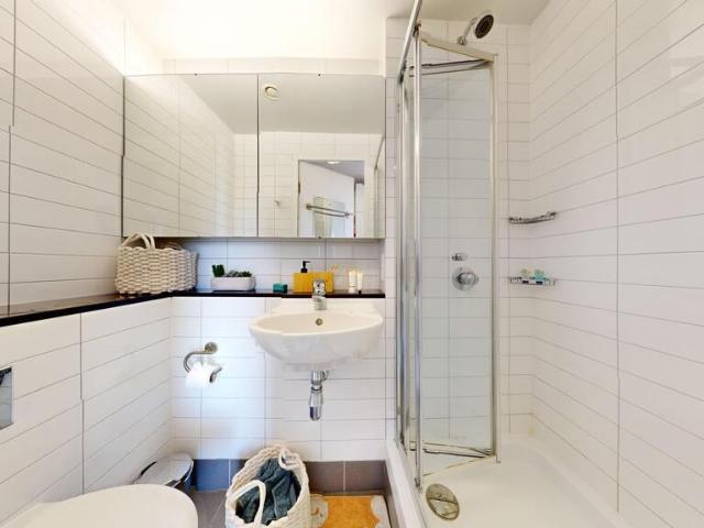 Room at Pentonville Road, Greater London