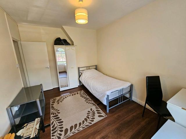 Room at Percy Street, Greater London
