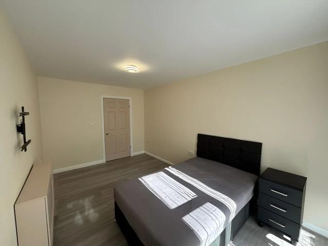 Room at Perry Hall Road, Greater London