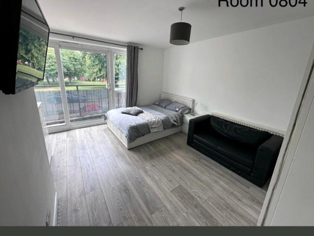 Room at Perry Hill, Chelmsford