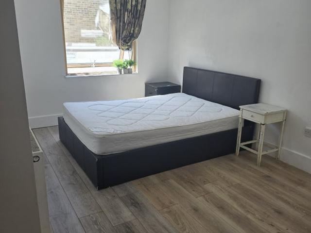Room at Perry Hill, Greater London