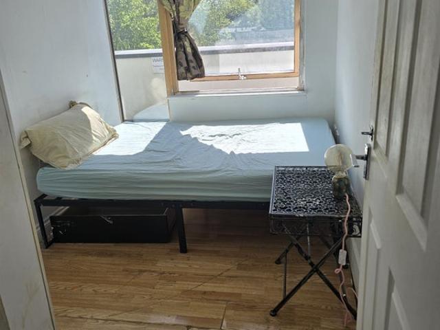 Room at Perry Hill, Greater London