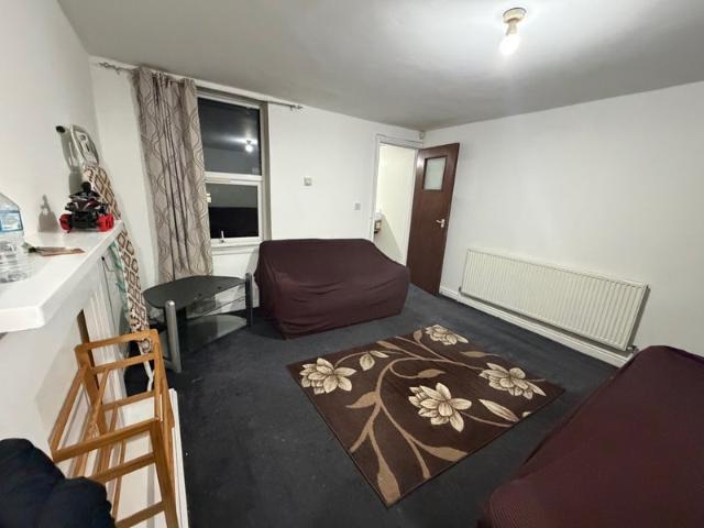 Room at Pershore Road, Birmingham