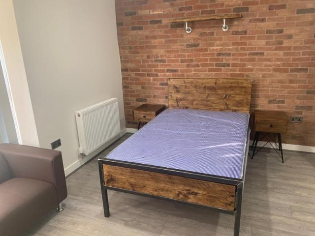 Room at Pershore Road, Birmingham