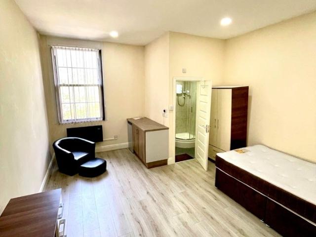 Room at Pershore Road, Birmingham