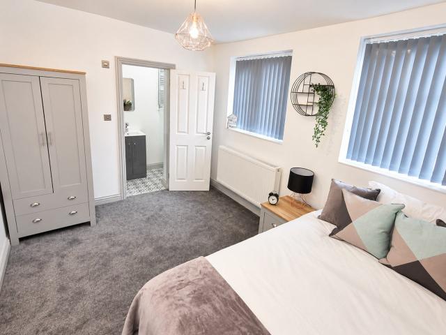 Room at Pershore Road, Birmingham