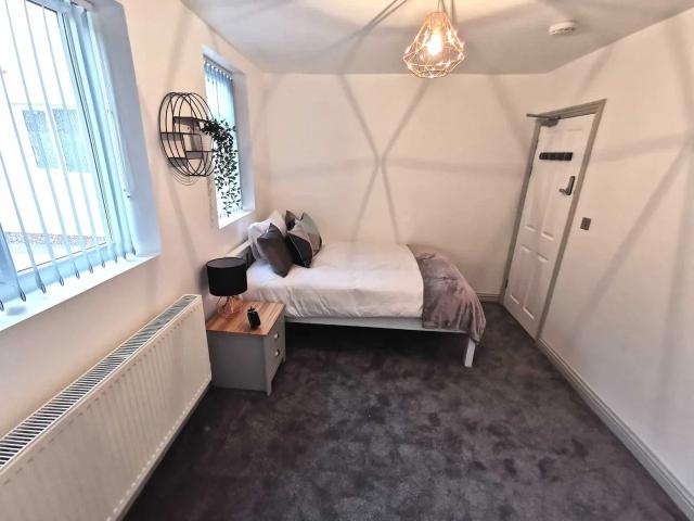 Room at Pershore Road, Birmingham