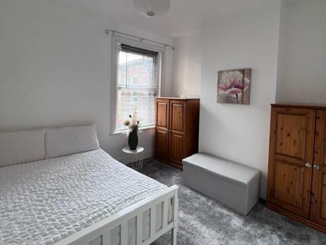 Room at Perth Road, Greater London