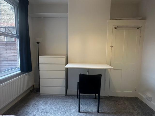 Room at Perth Road, Greater London