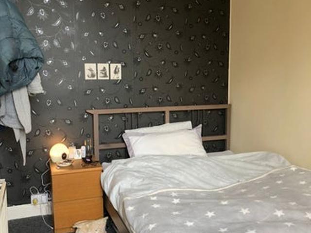 Room at Perth Street, City of Edinburgh
