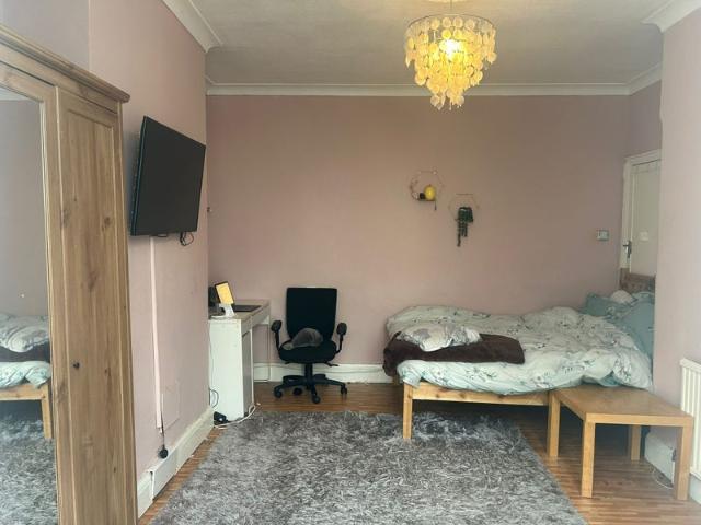 Room at Peterborough Road, Greater London