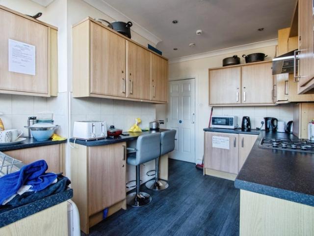 Room at Peterson Road, Wakefield