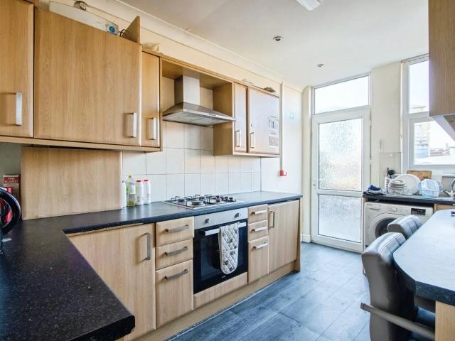 Room at Peterson Road, Wakefield