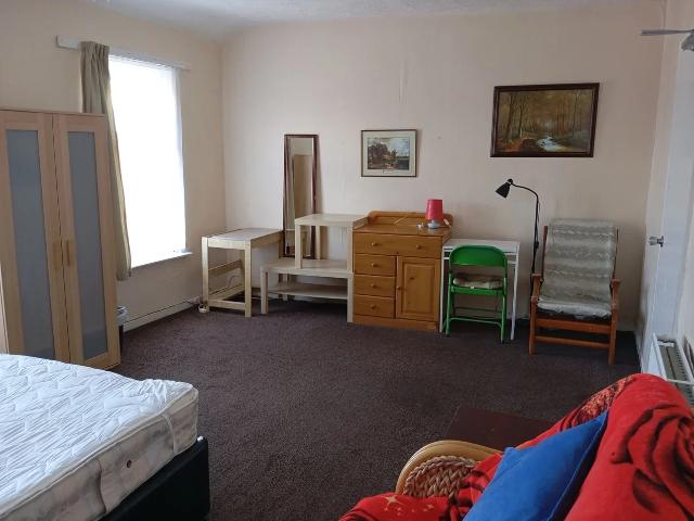 Room at Peterson Road, Wakefield