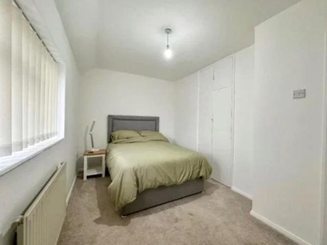 Room at Petersfield Avenue, Greater London