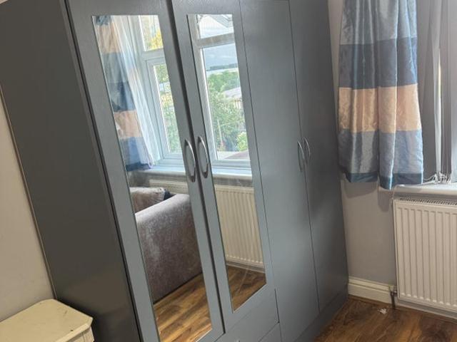 Room at Petersfield Avenue, Slough